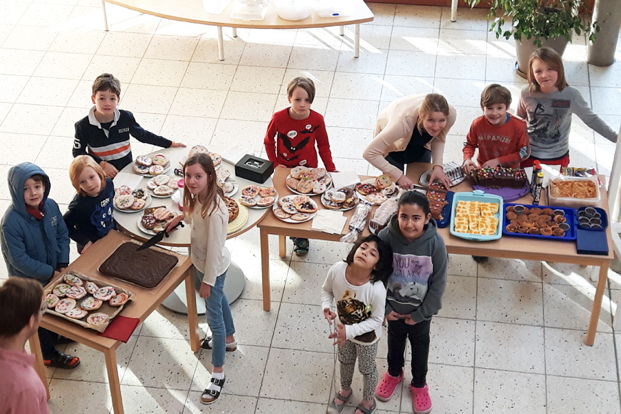 Hort backt und verkauft für die Straßenambulanz: Pädagogisches Zentrum ...